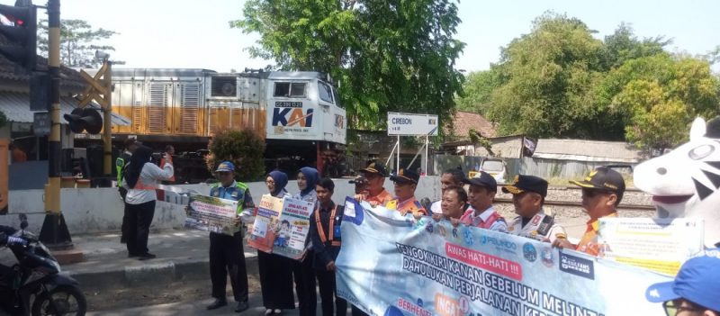 Harhubnas 2023, KAI Daop 3 Cirebon Sosialisasi Disiplin Lalu Lintas di Perlintasan Sebidang ...