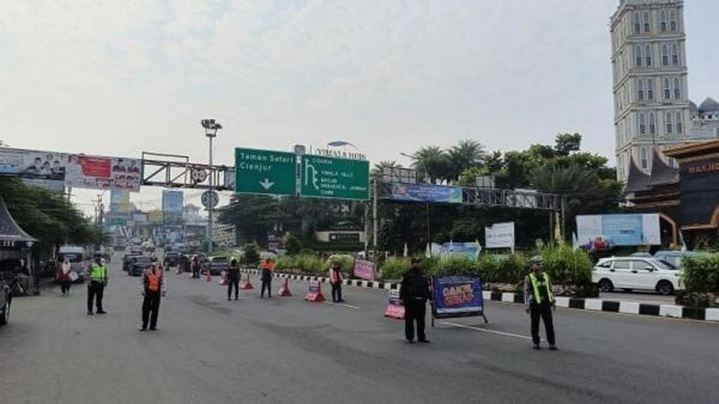 Antrean Mobil Puncak Bogor Capai 4 Km - Ciremai Today